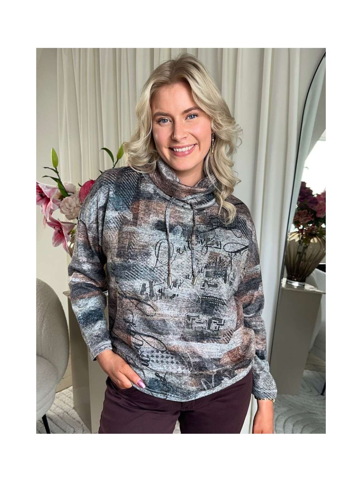 BLUSE MED HØJ HALS | Textil Karntner - Shop nu > Gundtoft